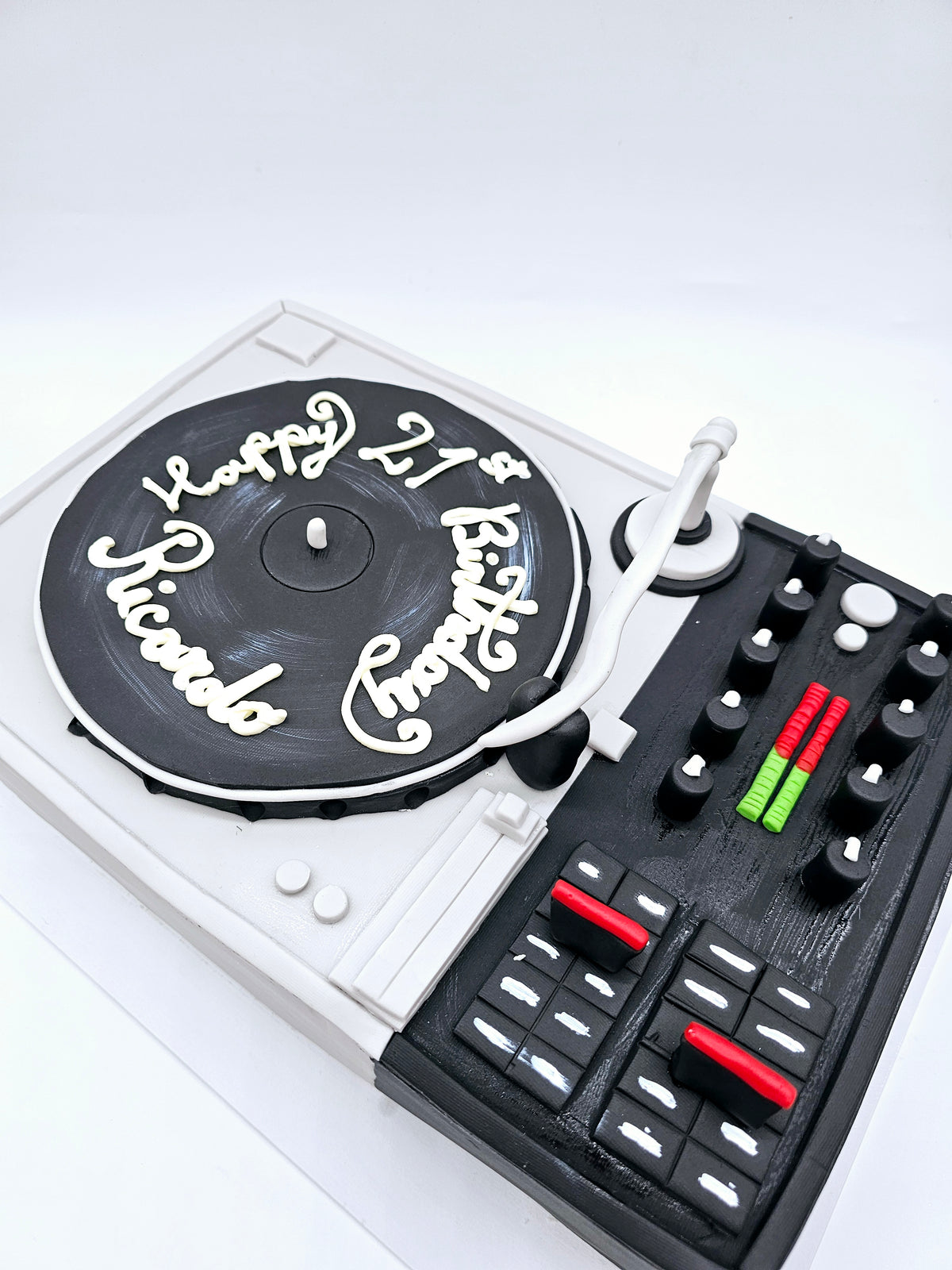 3D DJ Turntable Cake – Record Player Birthday Design | Cake Secret
